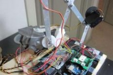 Trainable Robotic Arm Comprises Of 3D Printed Parts | Ubergizmo