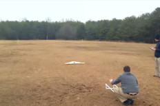 LA100 Automatic UAV Shoots Photos From Above | Ubergizmo